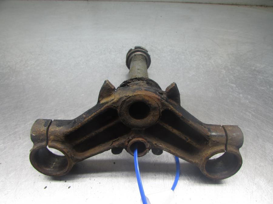 Kawasaki KZ900 A4 Z900 1976 Motorcycle Lower Bottom Fork Yoke Assembly