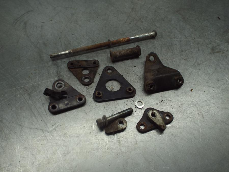 Suzuki GS1000 GS 1000 1978-On Chain Drive Models Engine Mounts Bolts Plates