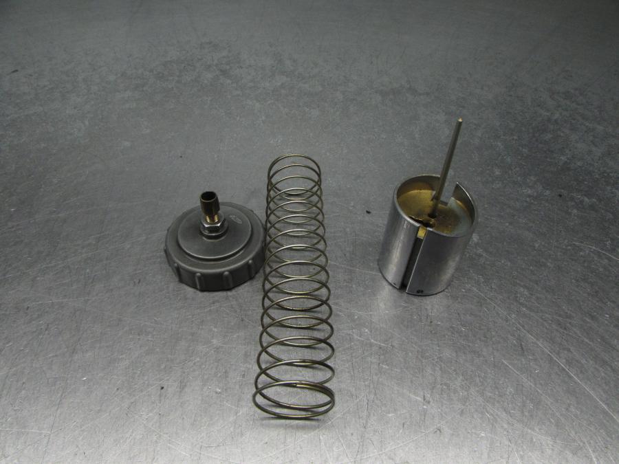 Suzuki GT750 J/K GT 750 1972-73 Carb / Carburettor Slide/Needle/Spring ...