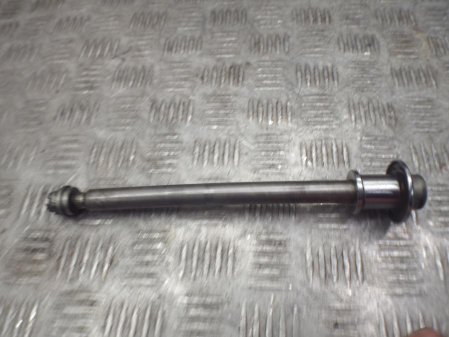 Suzuki VS700 VS 700 Intruder 1985-1987 Front Wheel Spindle