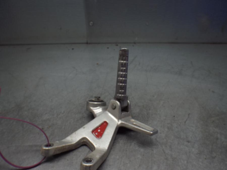 Yamaha FZ750 Genesis 1987 Motorcycle Rear Footpeg And Hanger