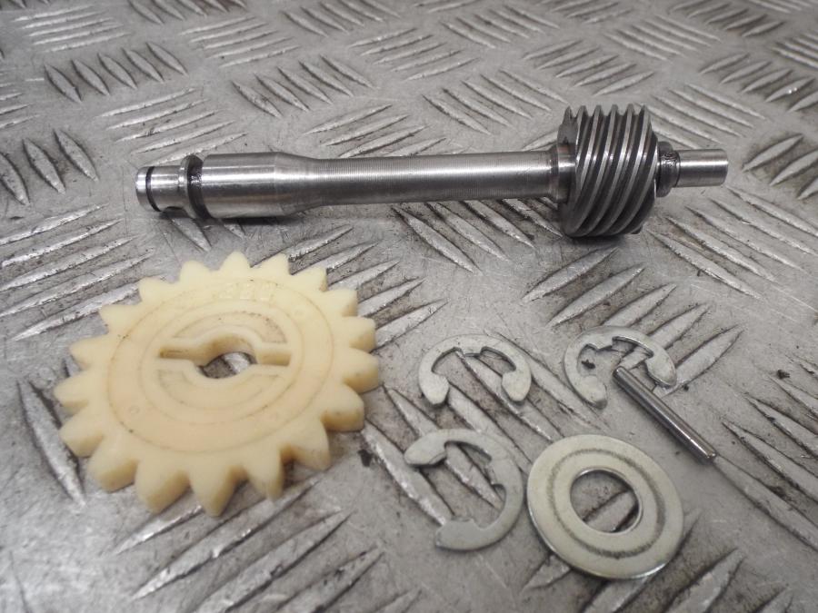 Yamaha RD250 A B Torque Induction 1974-1975 Tachometer Shaft & Gear