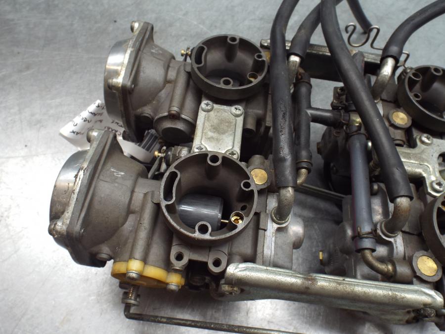 Yamaha V-MAX VMAX Engine Carbs / Carburetors