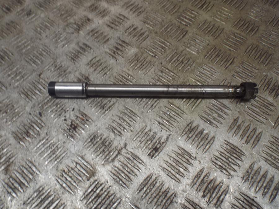 Yamaha XJ650 XJ 650 Maxim Front Wheel Spindle