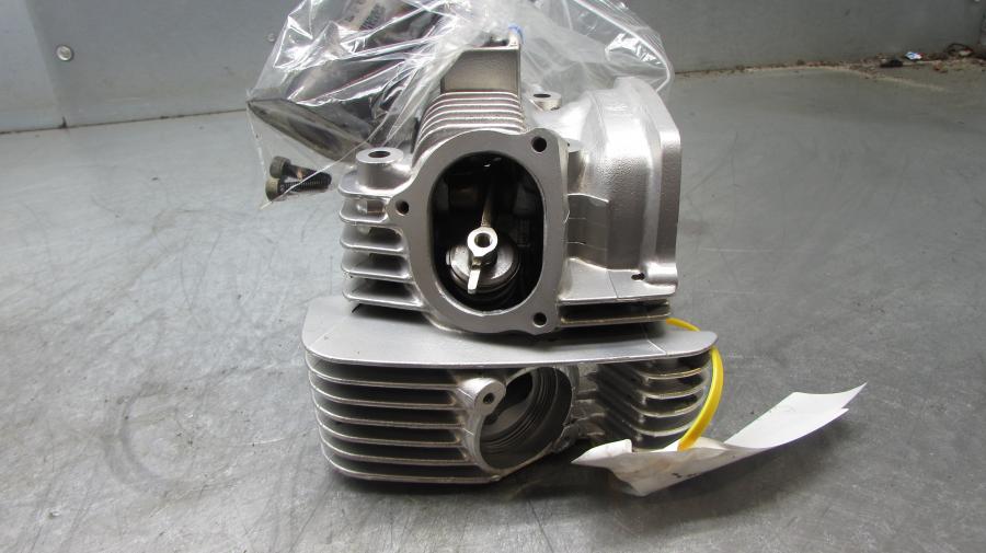 Yamaha XT200 15A Circa 1982-1983 Motorcycle Engine Cylinder Head And Valves