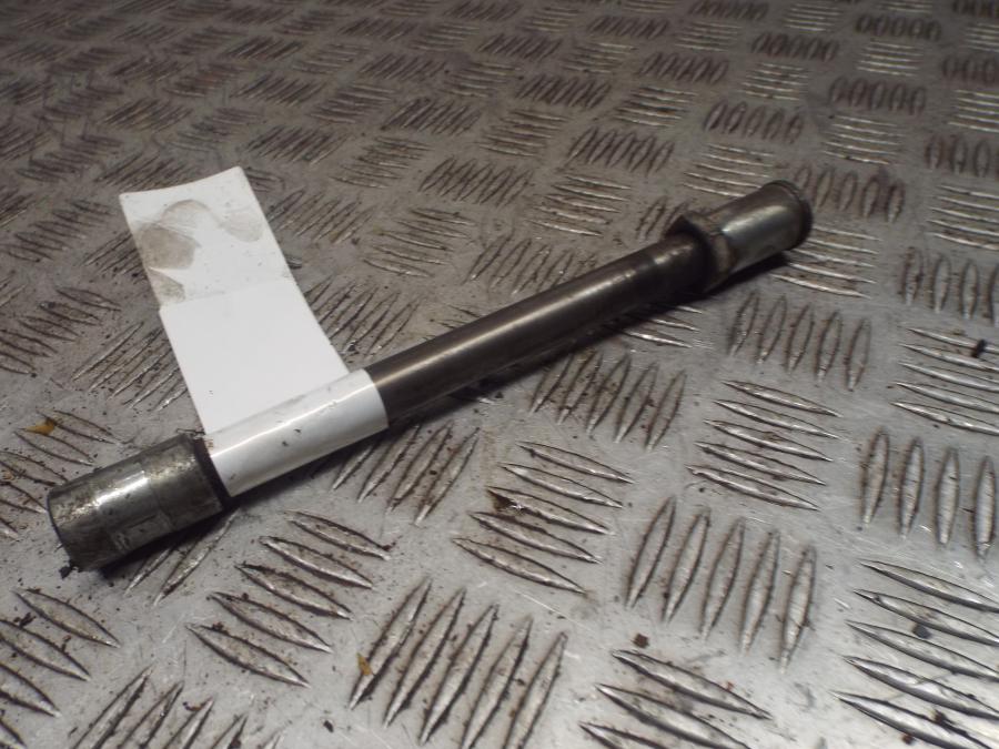 Suzuki GT550 GT 550 1973-On Front Wheel Spindle