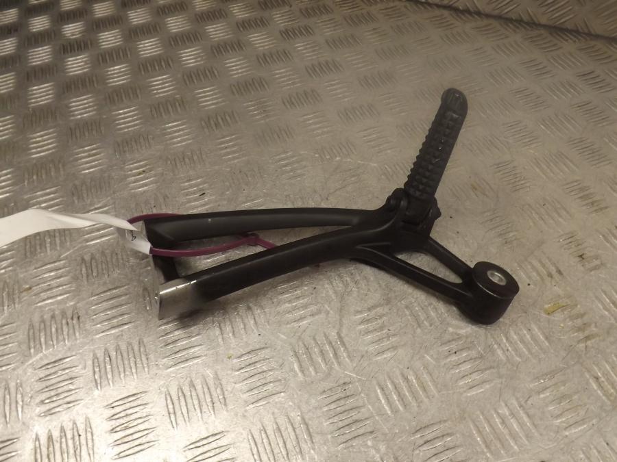Yamaha R6 5SL 2003-2005 Right Hand Side Pillion Foot Peg And Hanger