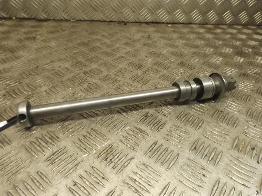 Suzuki GSX750 GSX 750 1981 Rear Back Wheel Spindle